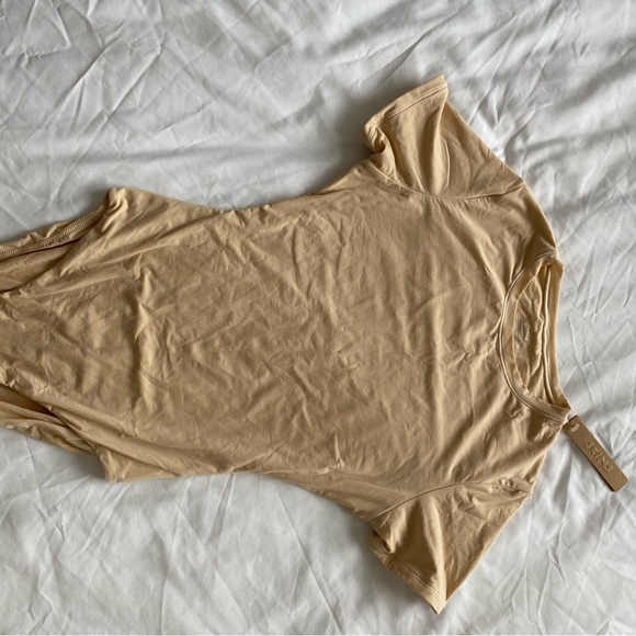 SKIMS | Tops | Skims Fits Everybody Tshirt Bodysuit In Sand Nwts Size ...